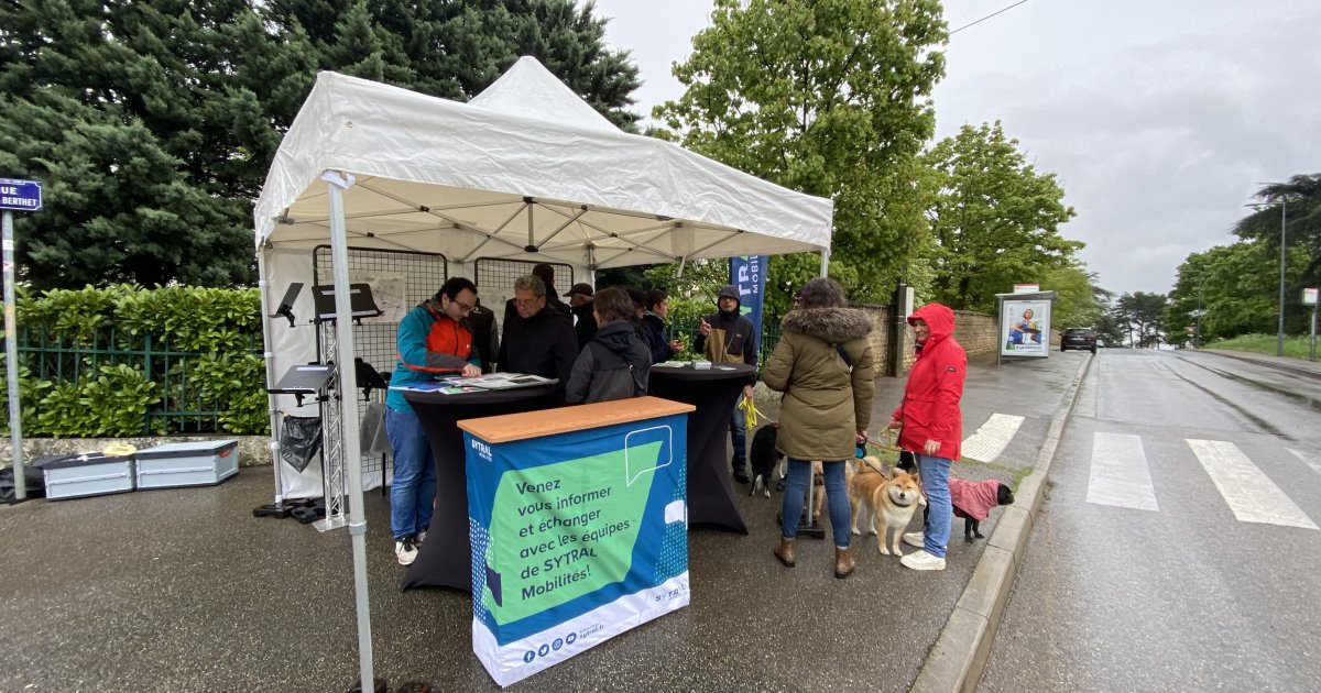 Stand d'information et d'échange au parc du brûlet à sainte-foy-lès ...